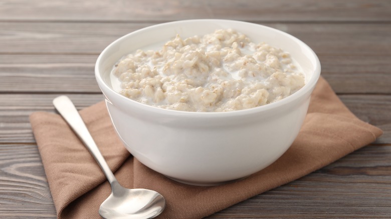 Oatmeal vs grits — here's which has the most protein