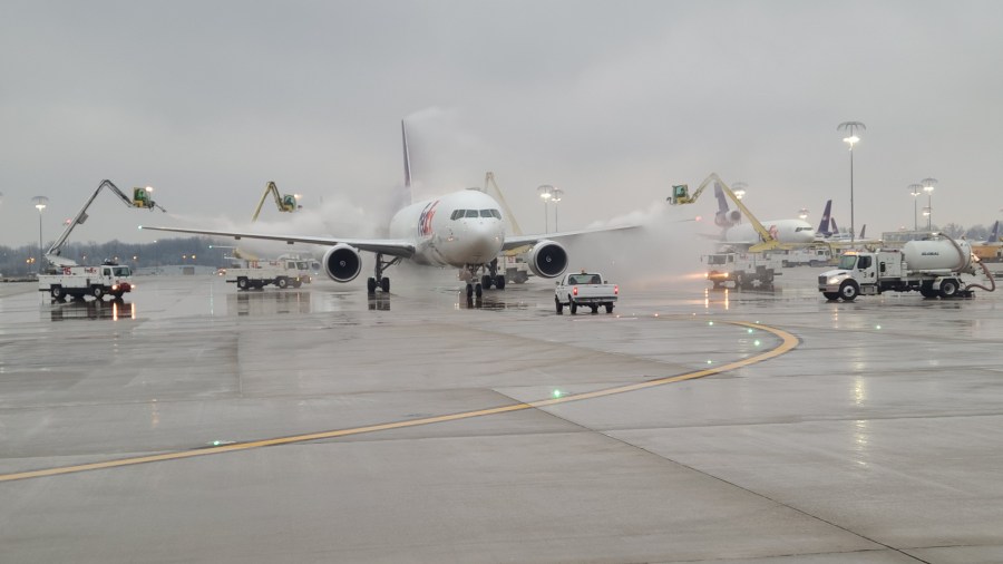 Winter storm cancels all Memphis Airport departing flights