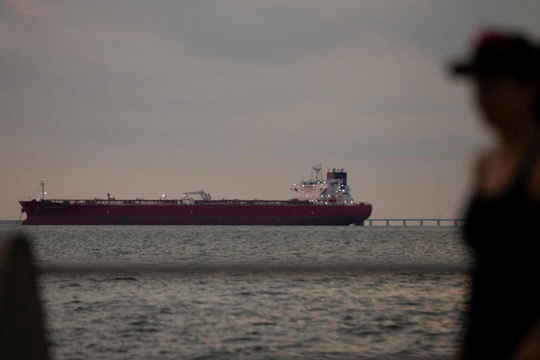 US seeks quick repairs to lift Venezuela oil output, Bloomberg News reports