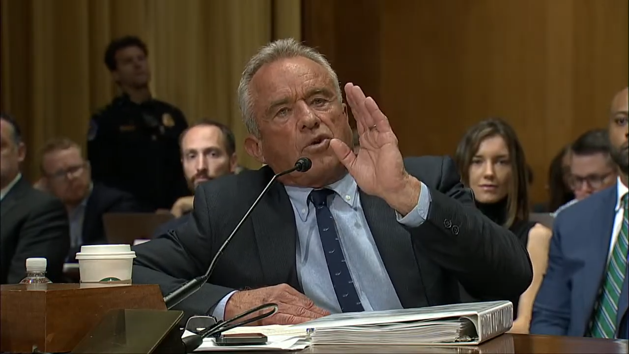 'You're just making stuff up!': RFK Jr. panics when Sen. Tina Smith ...
