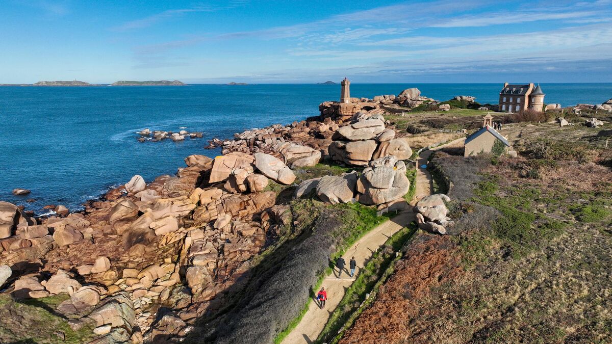 Grâce à l’IA, Perros-Guirec et sa réputée côte de granit rose revivent ...
