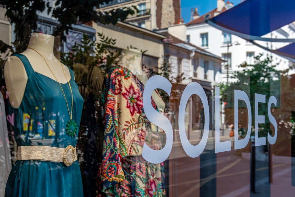 Magasins et repos dominical : les règles légales en période de soldes
