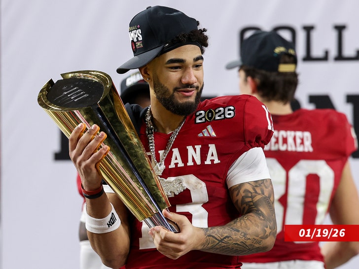 Elijah Sarratt would welcome chance to play with Fernando Mendoza in NFL