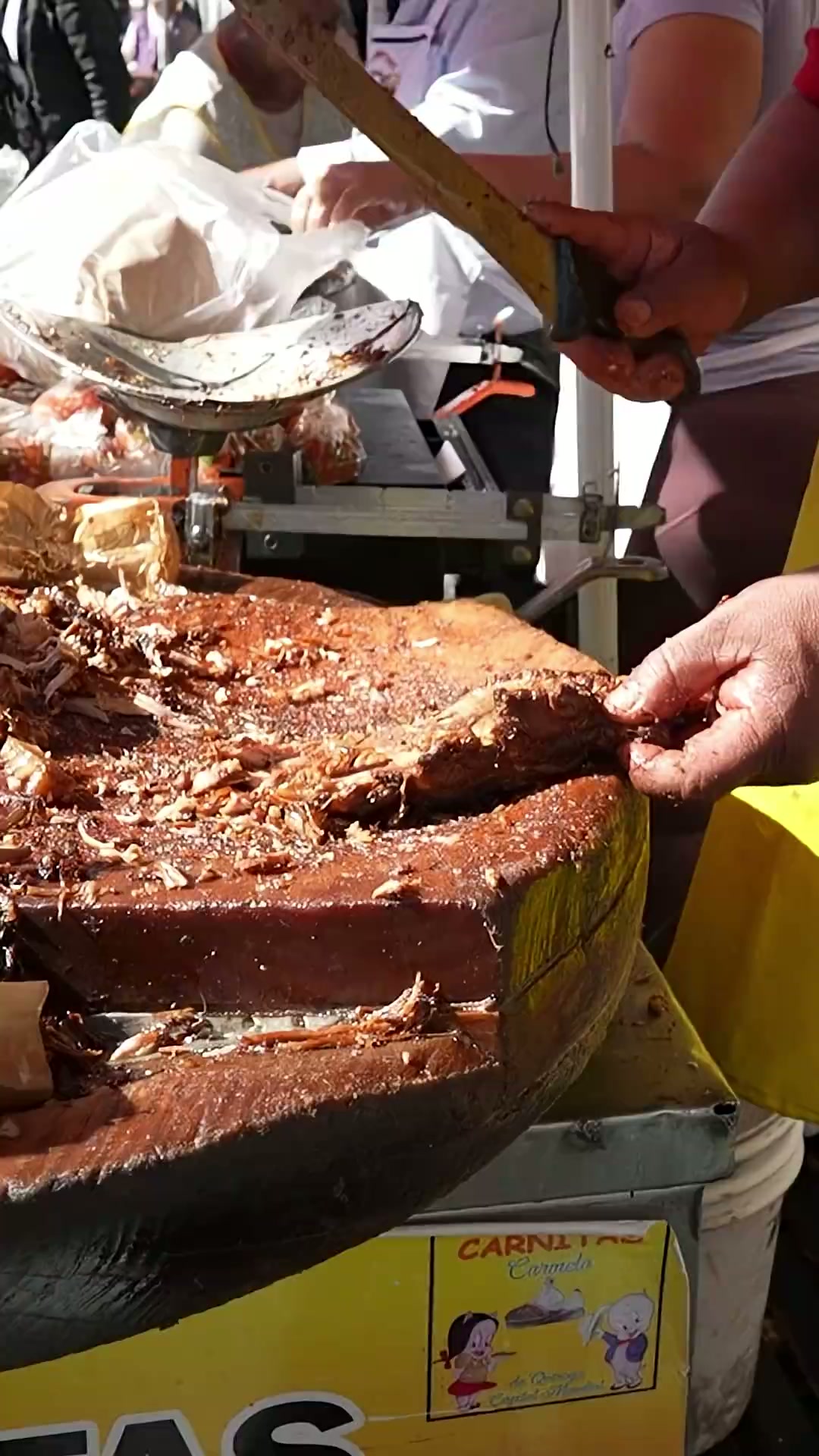 Probando las carnitas más famosas de Quiroga!