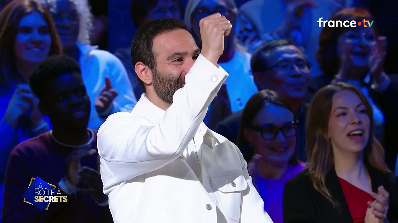 Tina Arena et son fils Gabriel sur le plateau de "La boite à secrets ...