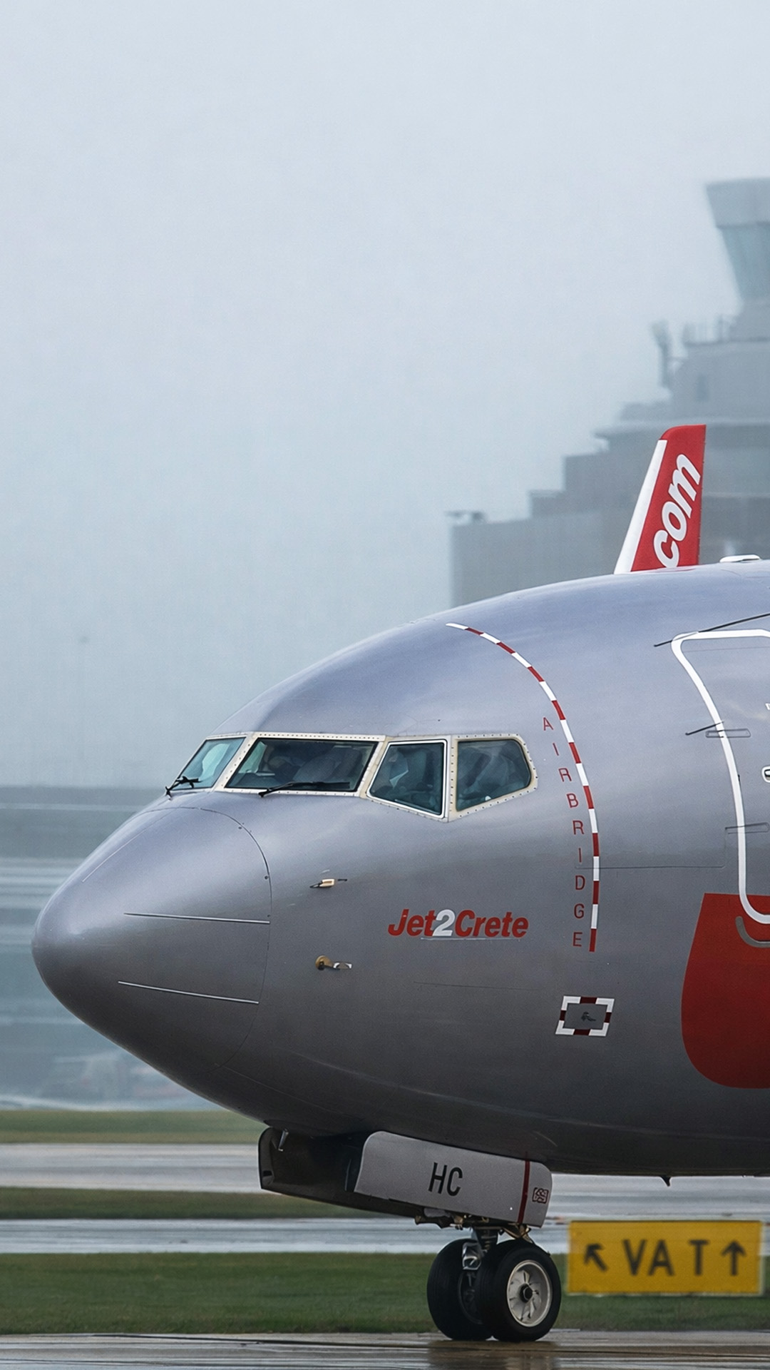 Passenger jet stops takeoff after warning alert