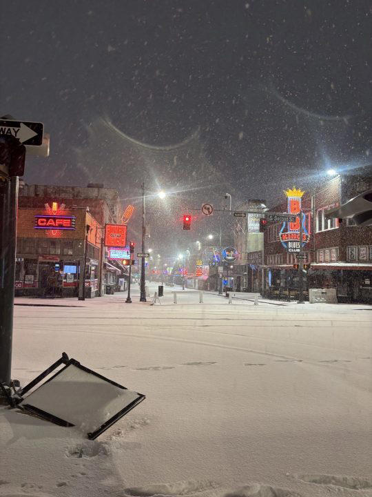 Live: Memphis area wakes up to first snowfall, bitter cold