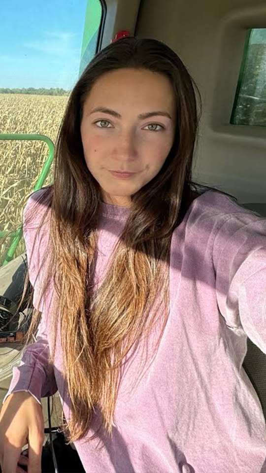 Fields of gold: harvesting corn from dawn till dusk 🌽