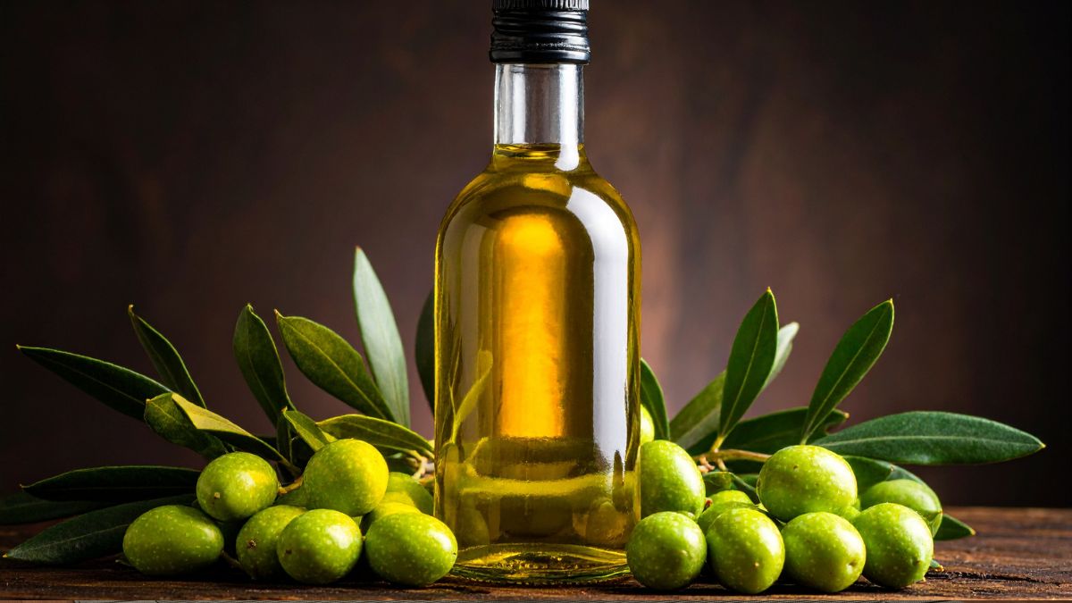 Why everyone is suddenly drinking olive oil and whether it’s actually ...