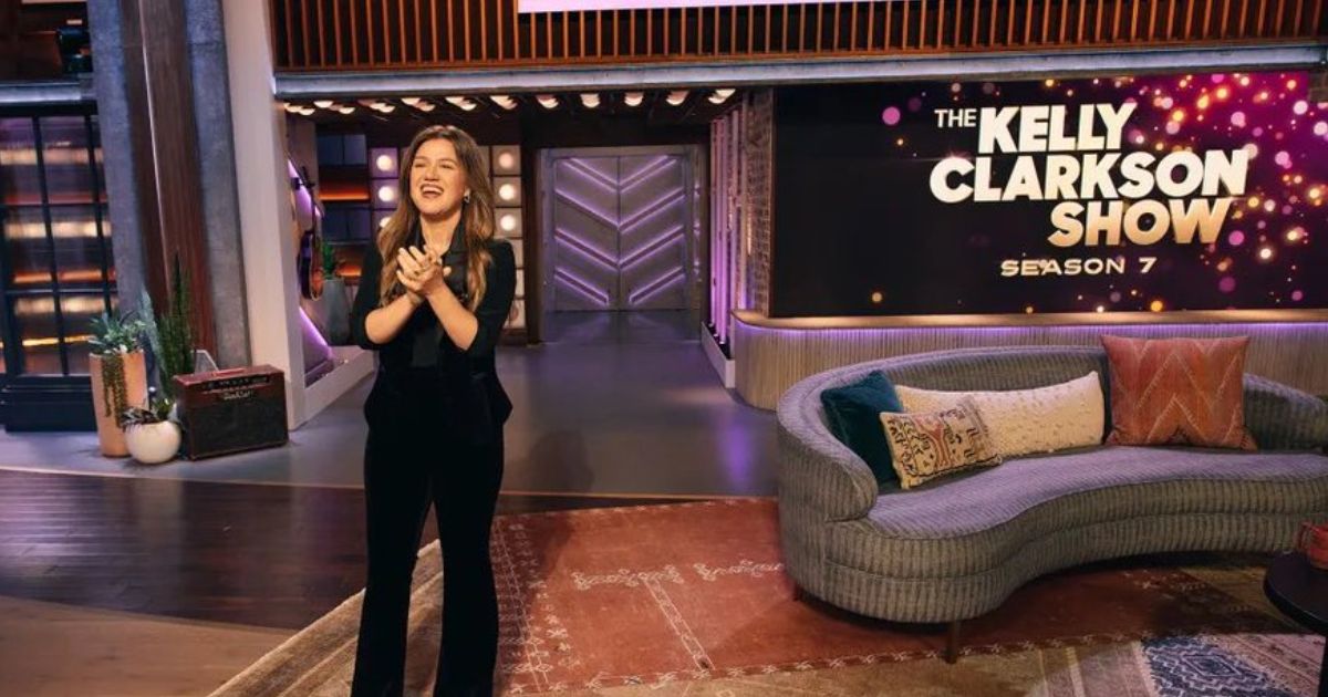 Kelly Clarkson’s talk show may be ending — and fans are connecting the dots