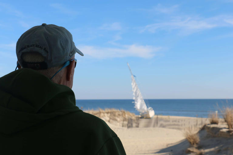 Shipwrecked boat is stuck in Jersey Shore sand. Locals are begging ...
