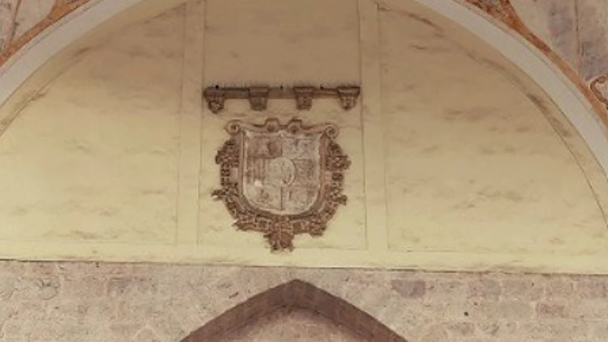 El único escudo de la época de Napoleón que se conserva en España ...