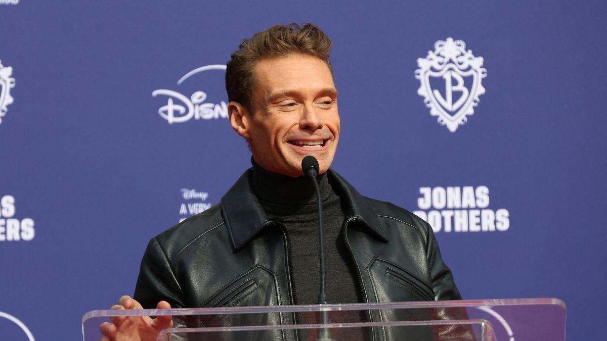 Gym freak Ryan Seacrest sparks fears he's working himself out too hard ...