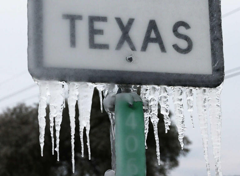 Winter weather hits Texas: See live TxDOT maps of road conditions, closures
