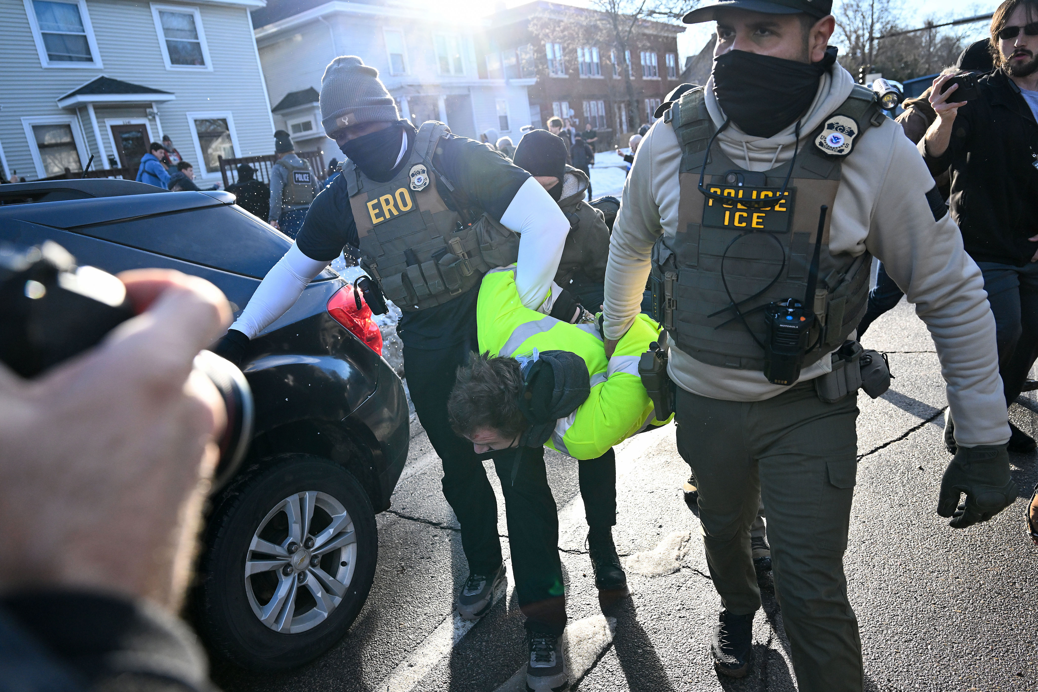 Many ICE and Border Patrol officers still don’t wear body cameras