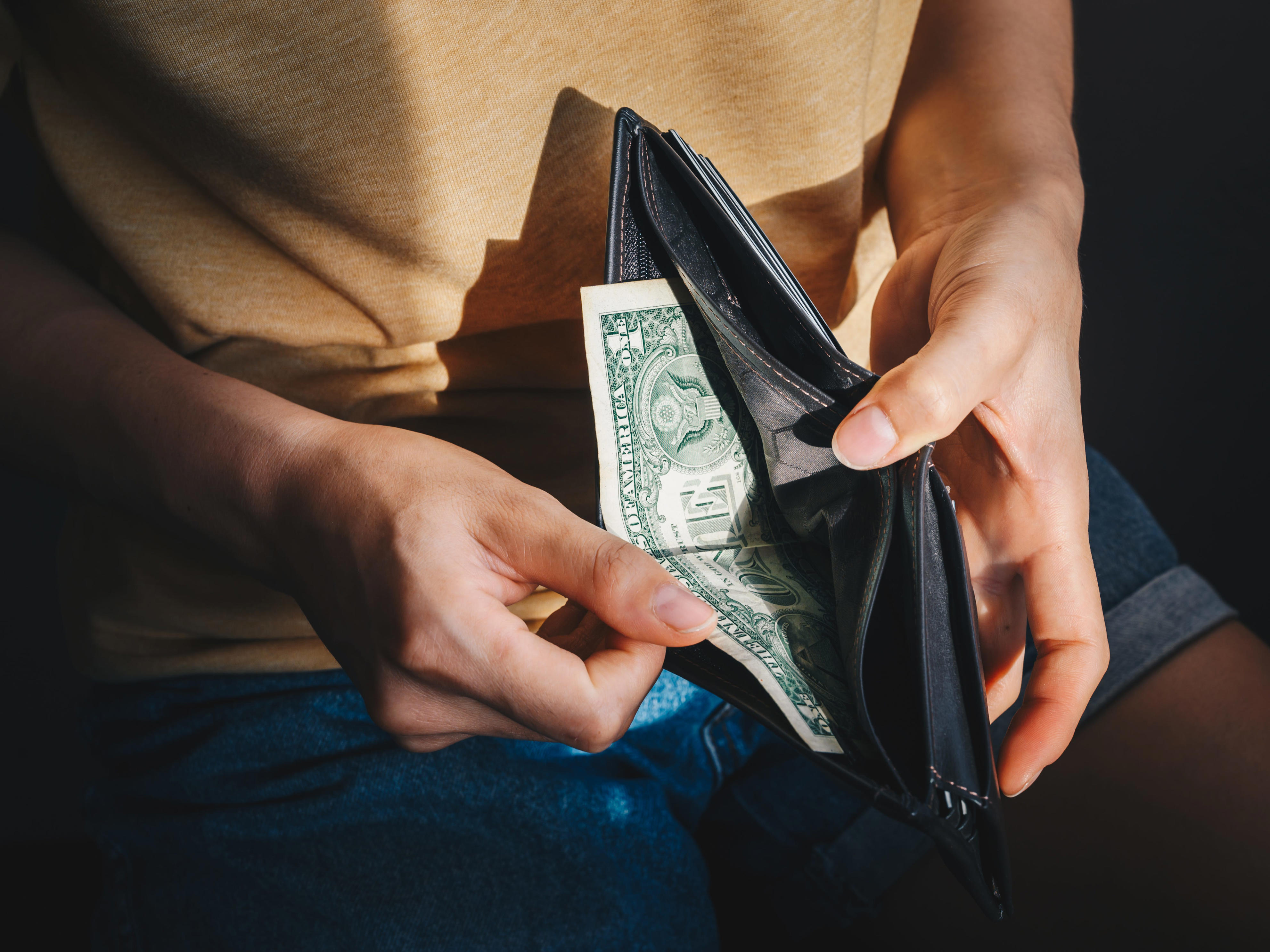 Young TikTokers are reframing bankruptcy as a financial hack. Experts ...