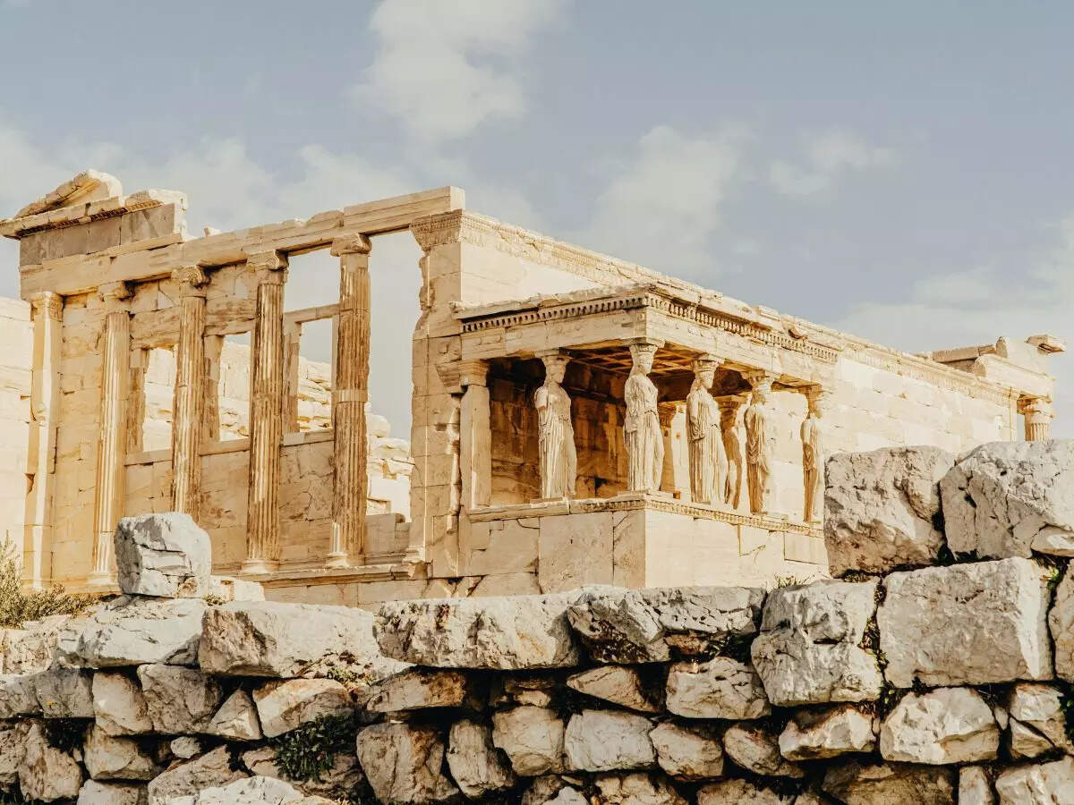 Greece seeks to toughen punishment for migrant smuggling