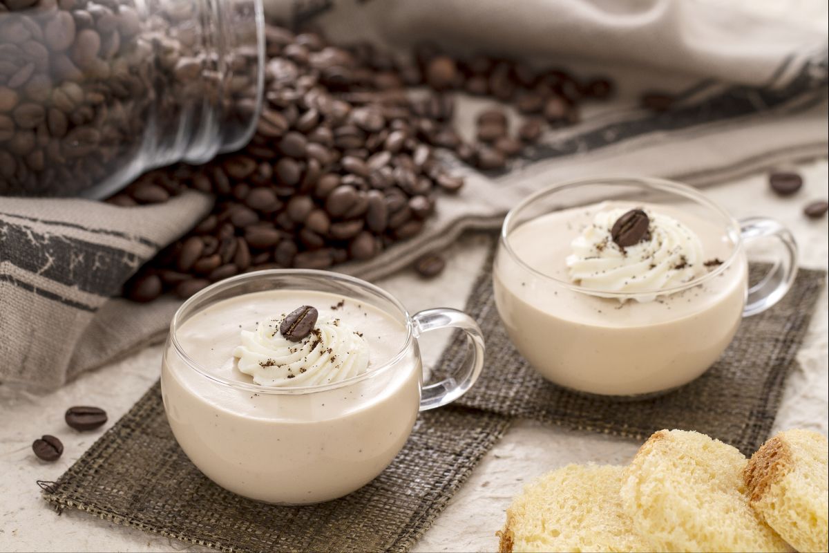 Pandoro and coffee cups