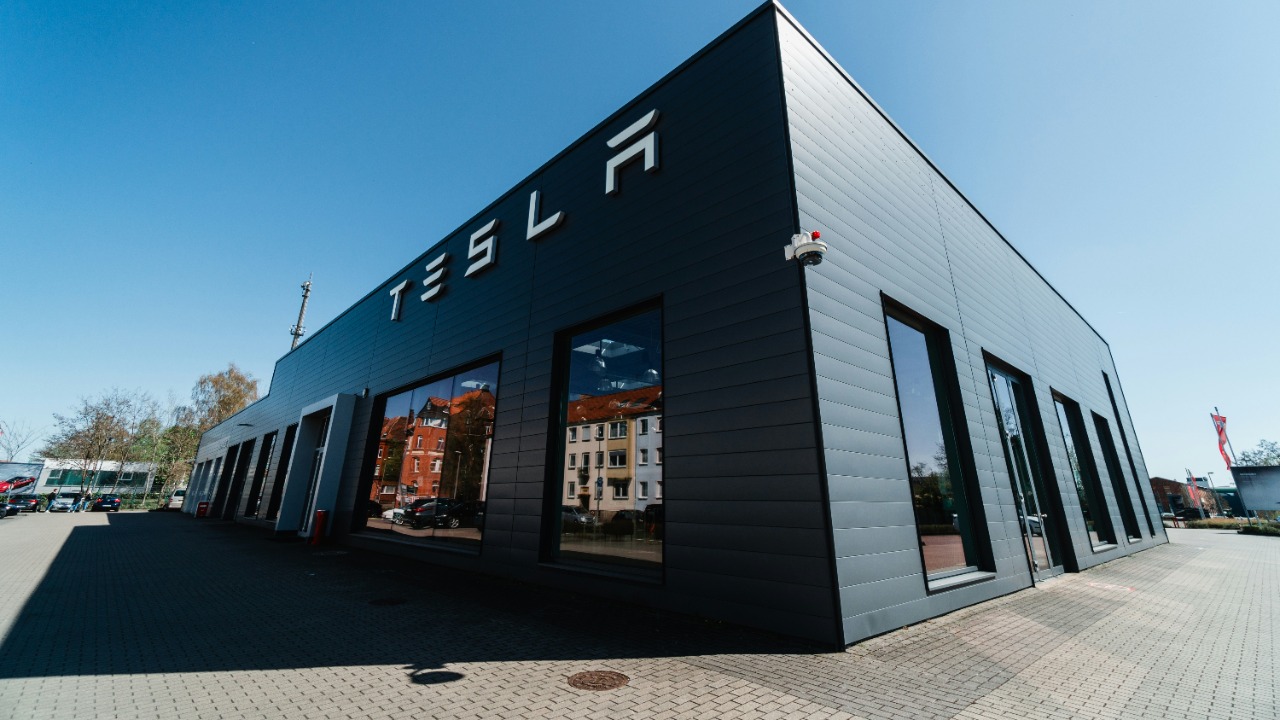 Tesla drops brutal news that could hammer investor returns