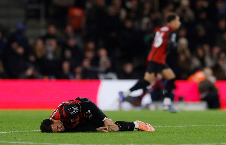 Van Dijk fumes at referee as Liverpool fall to late Bournemouth winner