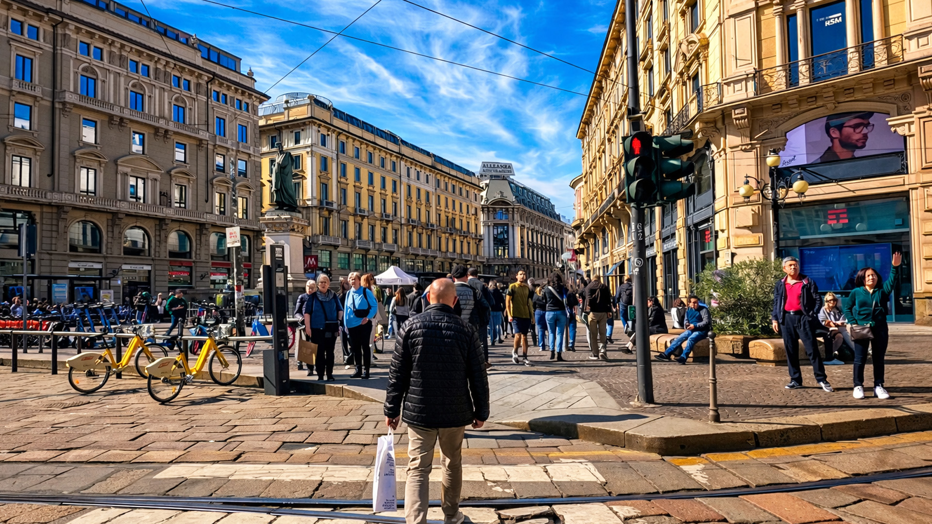Everyday life in Milan city centre