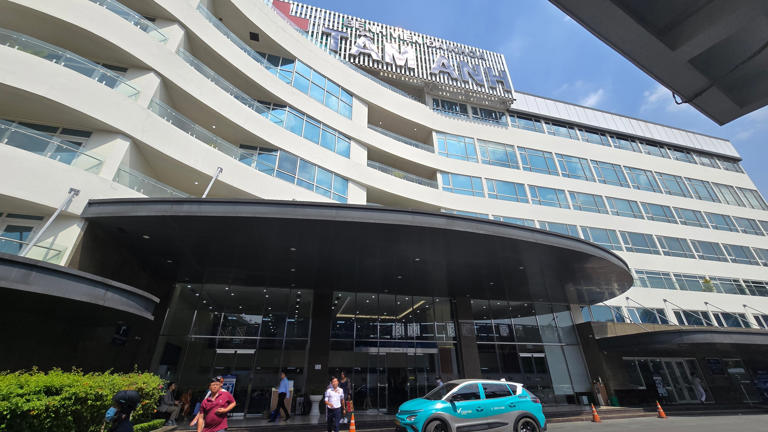 Democratic Party's Lee Hae-chan in critical condition in Vietnam