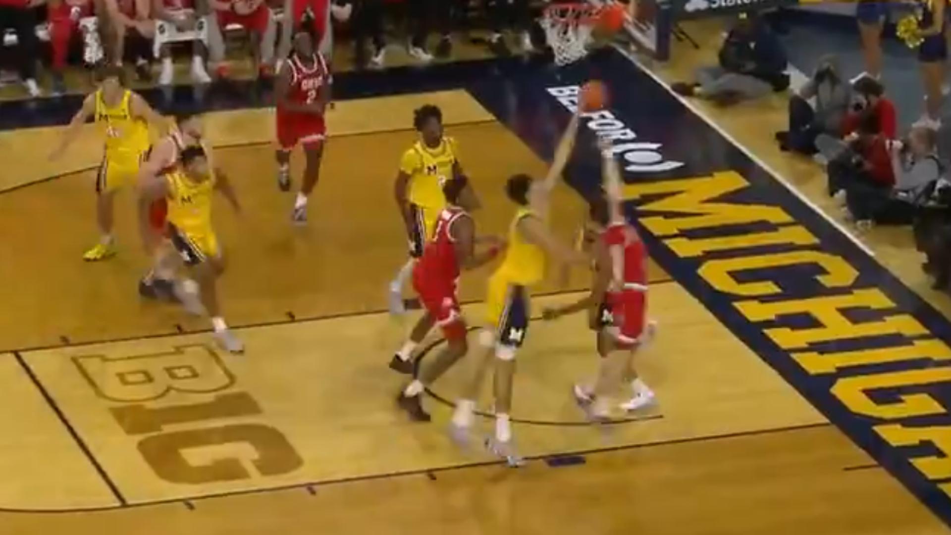 Un soberbio Aday Mara impone su ley en el derbi contra Ohio State