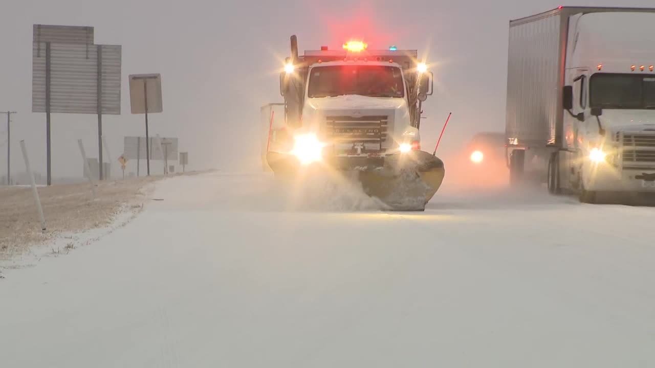 Live updates: Ice storm, road conditions, school closings in North Texas