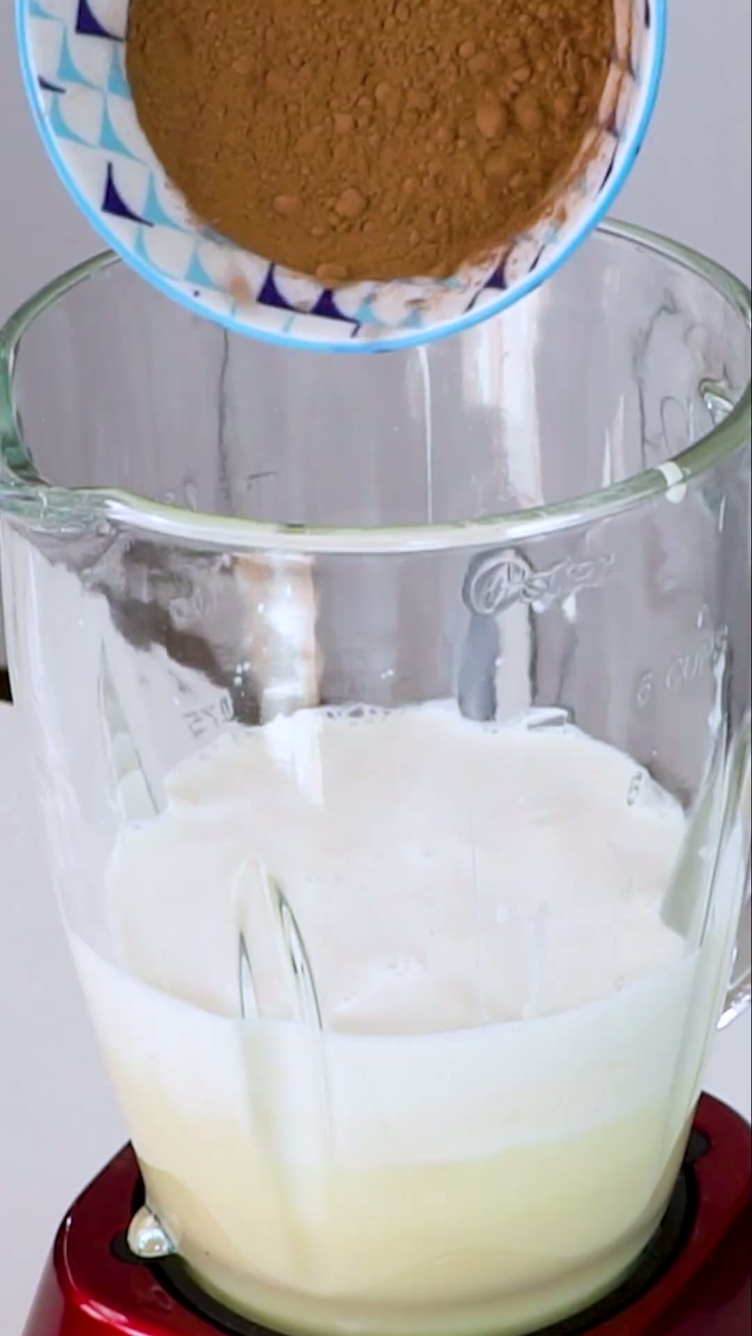 Fácil postre bicolor en vaso de plástico: aprende cómo hacerlo paso a ...