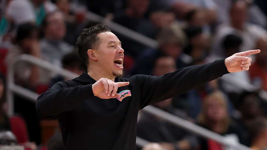 Spurs' offense changes overnight with a splashy trade deadline move