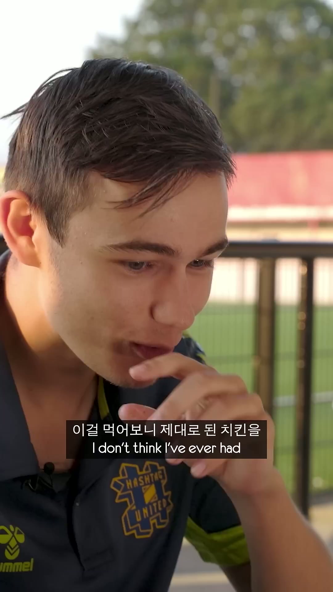 British footballers try Korean fried chicken for the first time | Epic ...