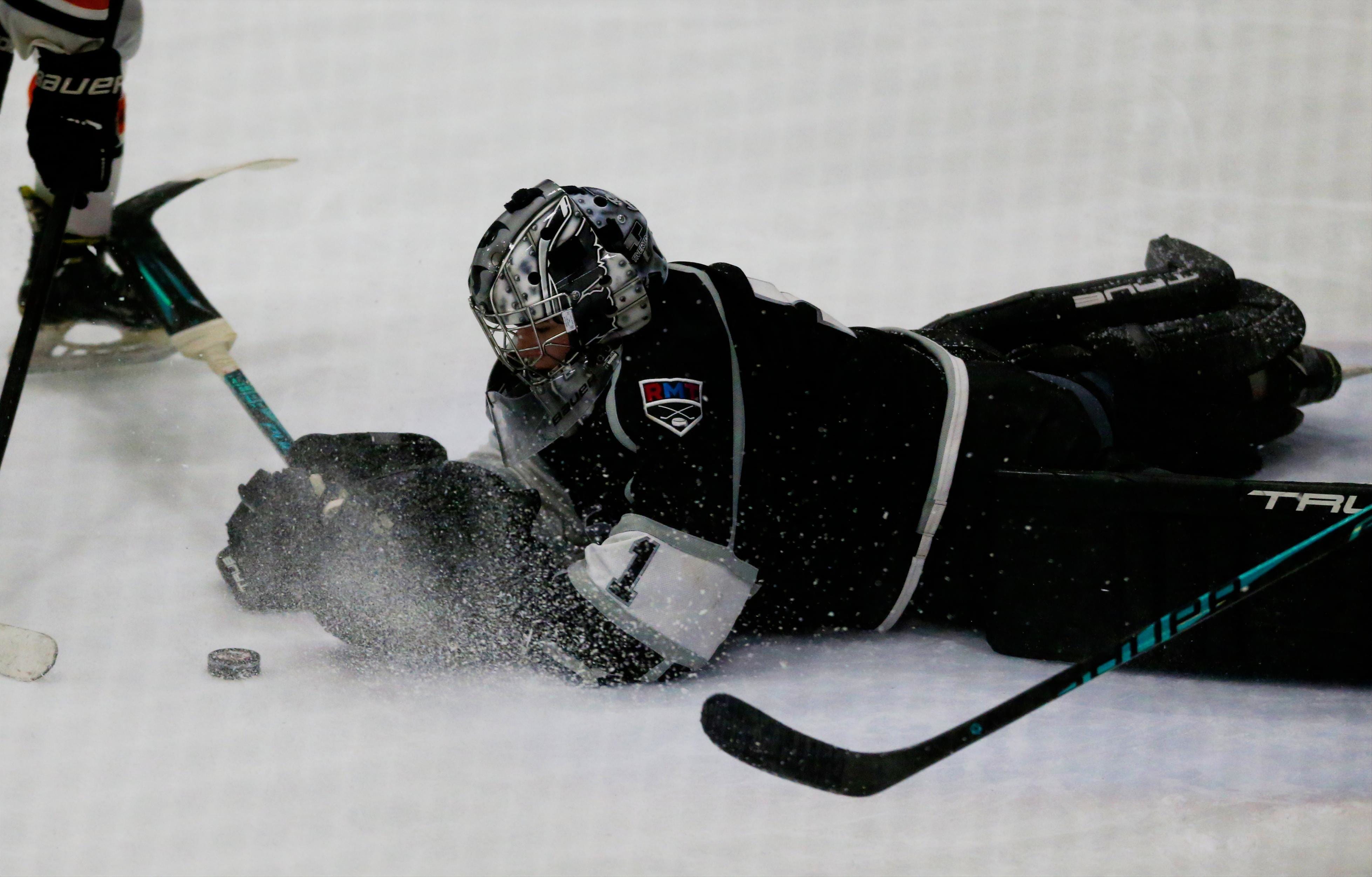 RMT hockey sneaks past WW/EWG; here's how the co-op took the road win