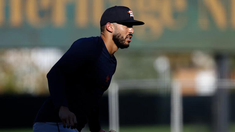 Astros star Carlos Correa determined to earn Gold Glove at third base