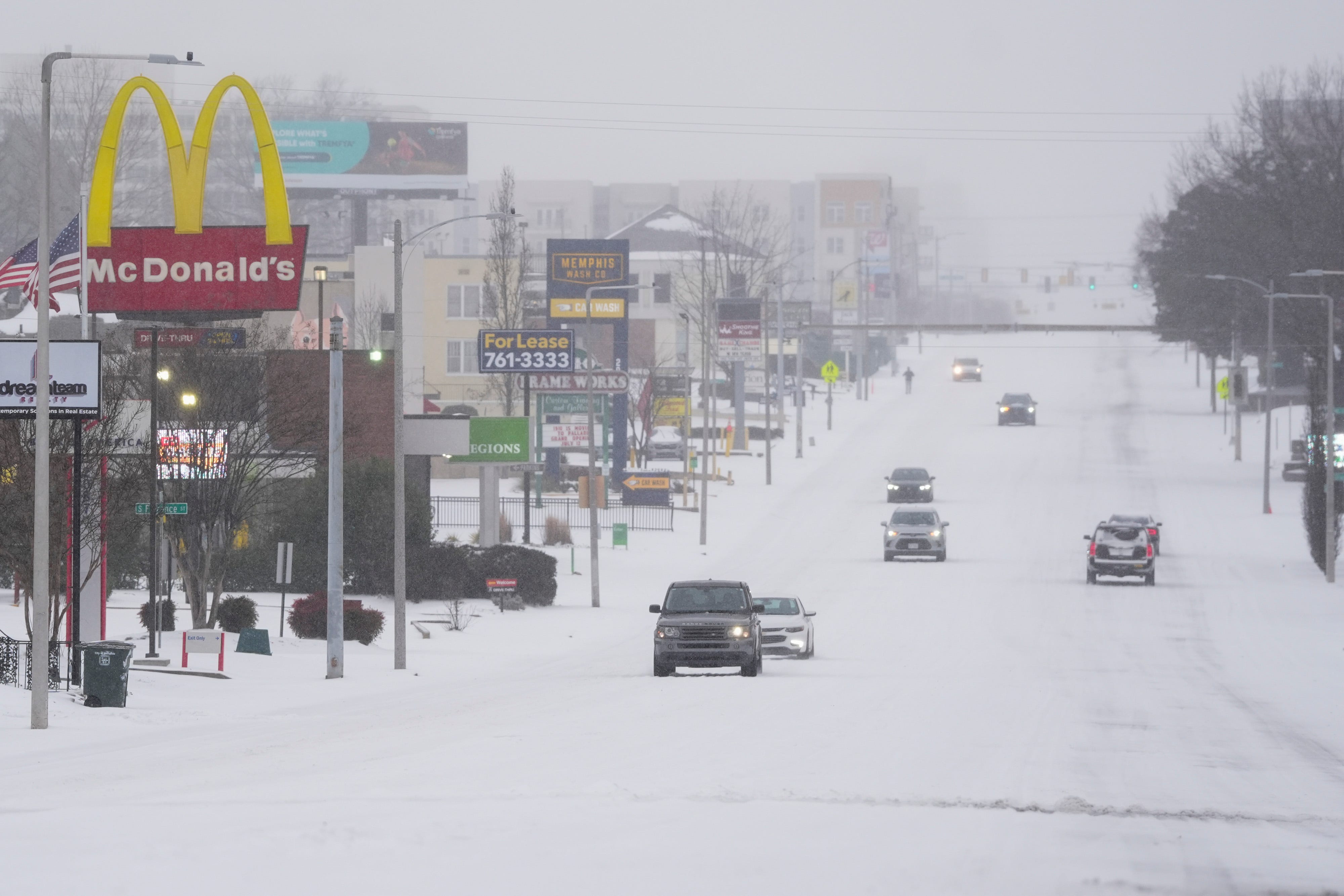 How many inches of snow fell across Memphis? What early numbers show