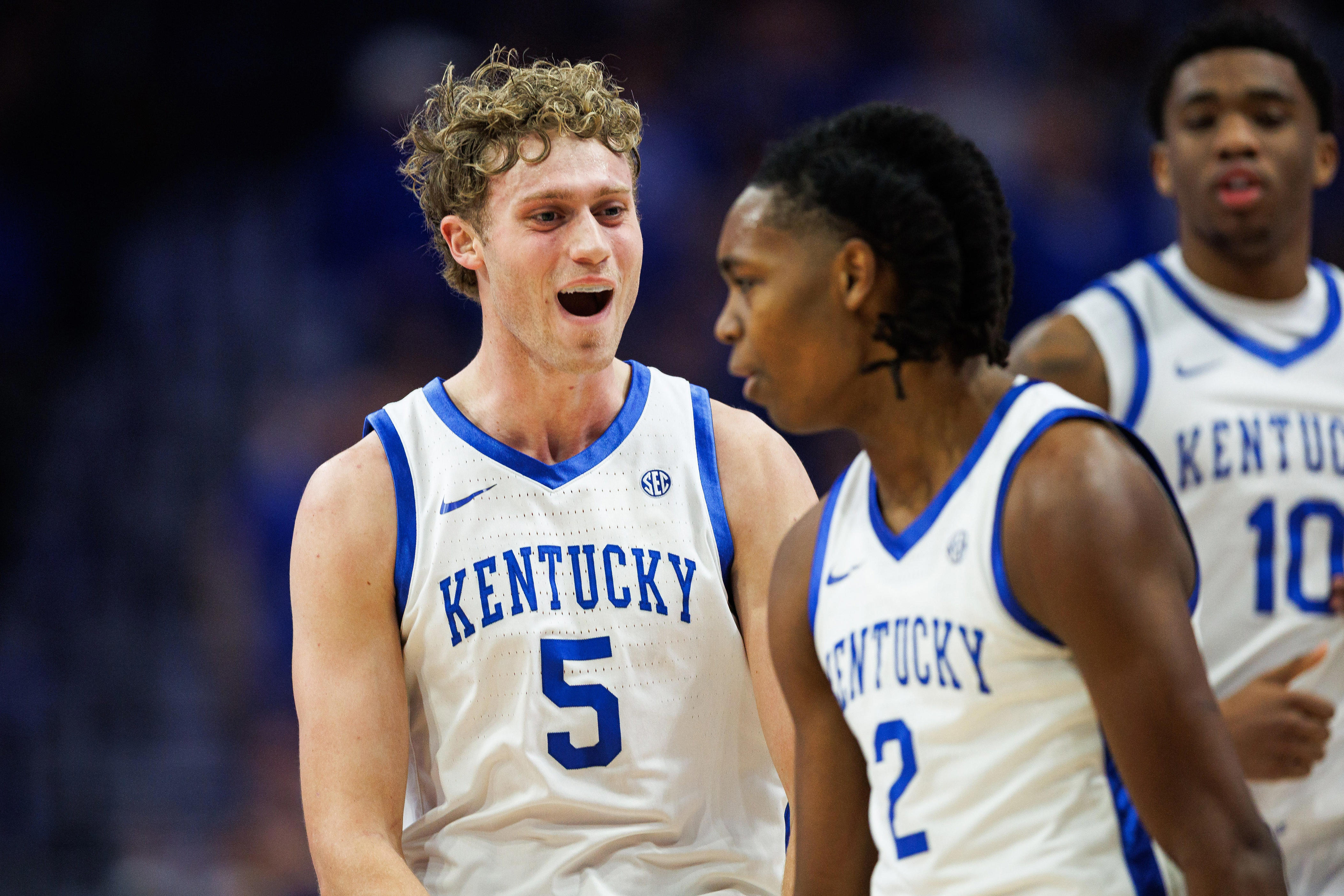 What channel is Kentucky basketball game vs Arkansas on today?
