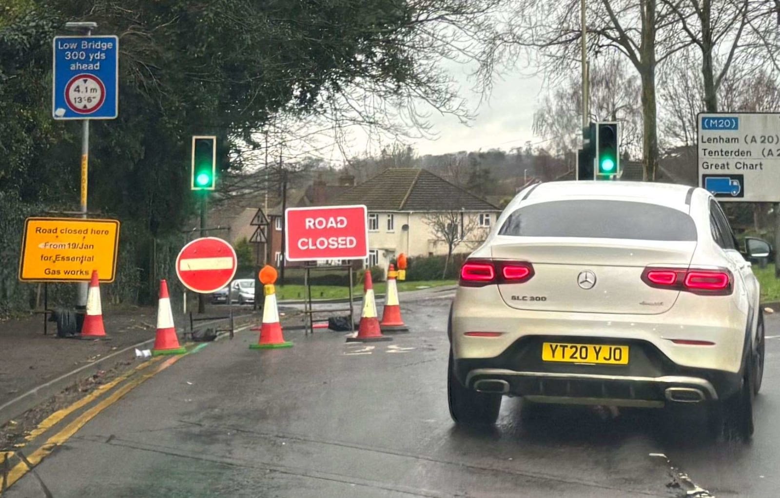 Part of A28 Chart Road in Ashford shut off as gas works cause mile-long ...