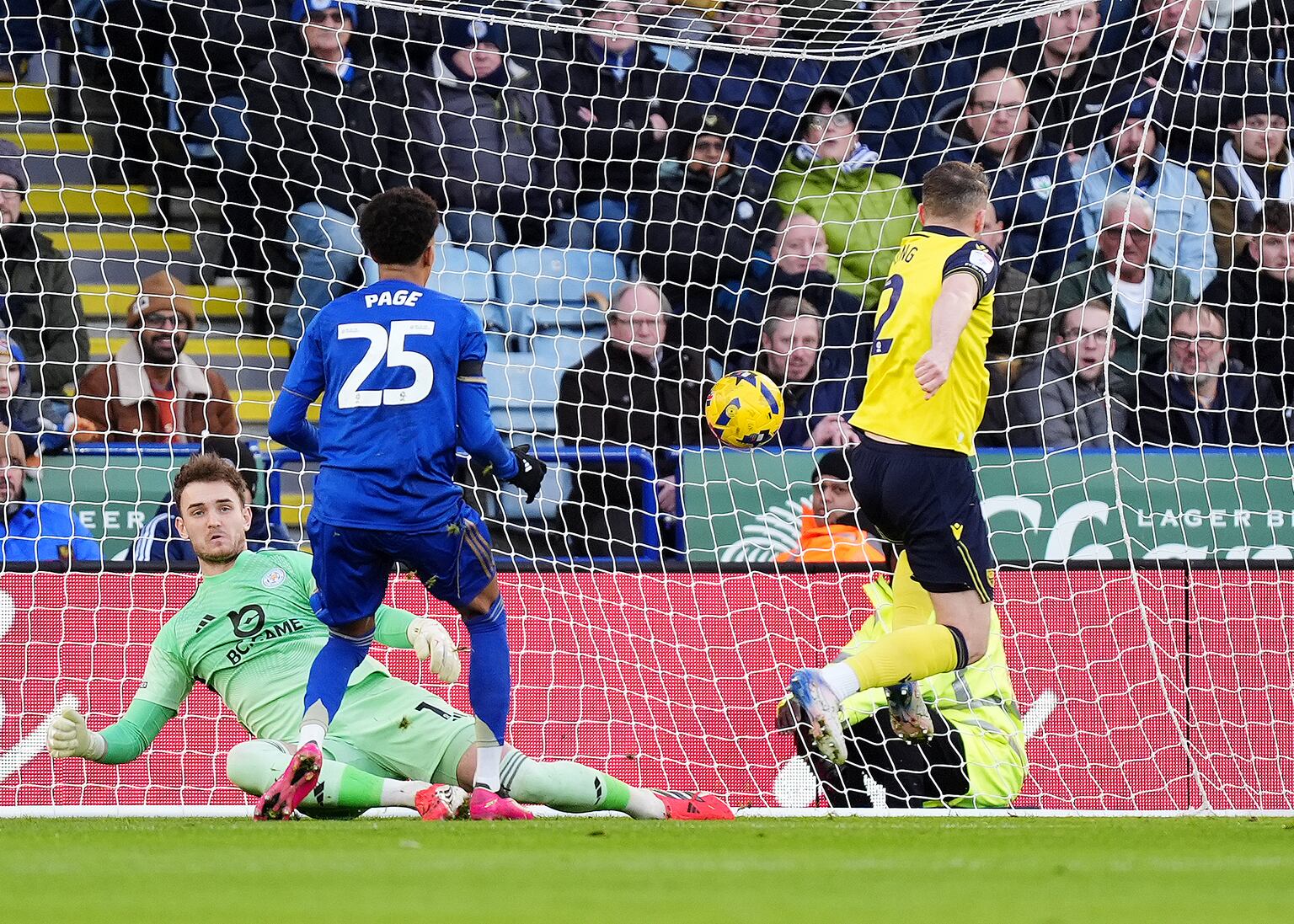 Oxford earn maiden win under boss Matt Bloomfield at Leicester