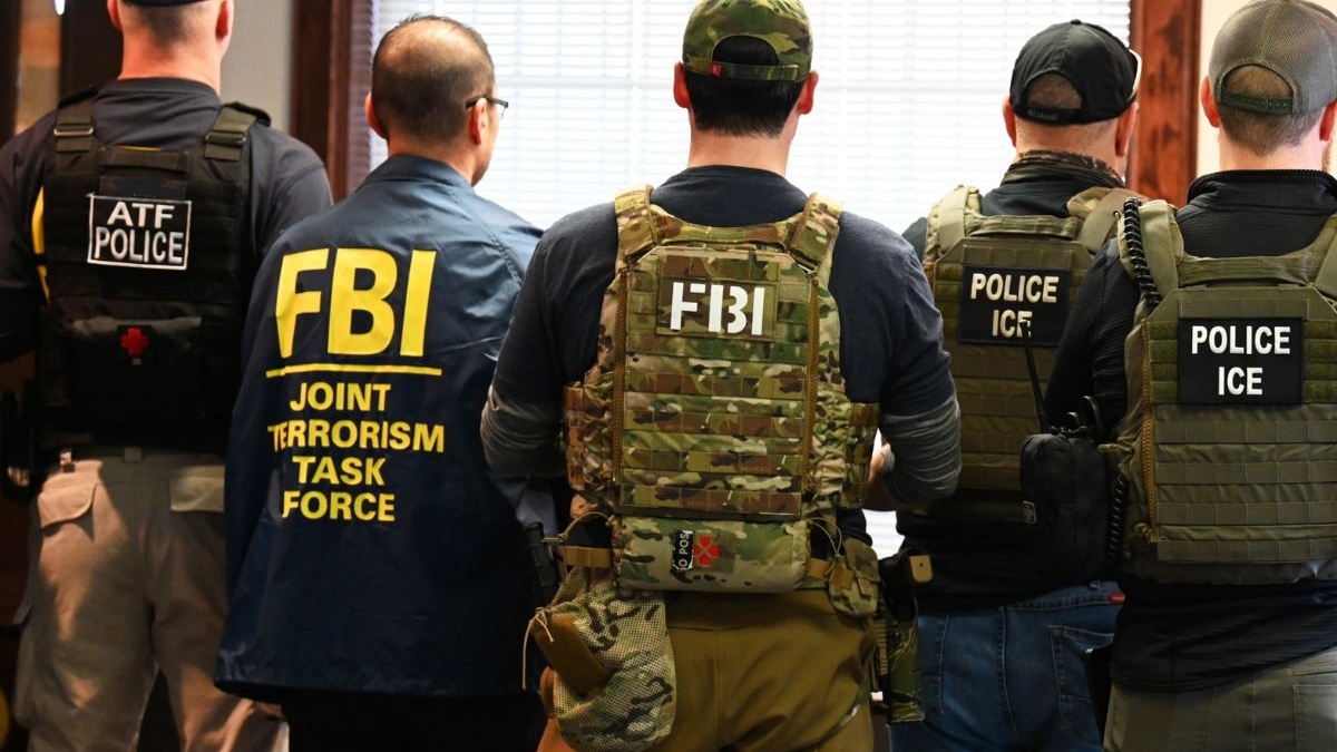 Renuncia agente del FBI que investigaba asesinato de Renee Good a manos ...