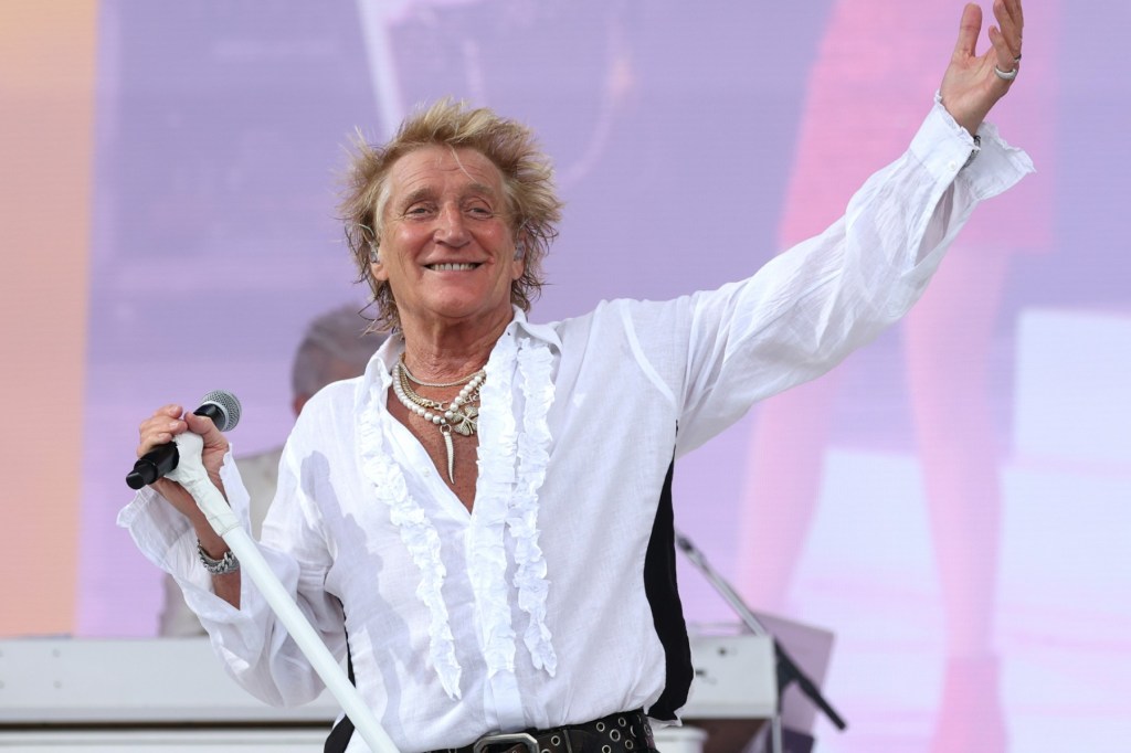 Rod Stewart rips into 'draft dodger' Donald Trump for insulting NATO ...