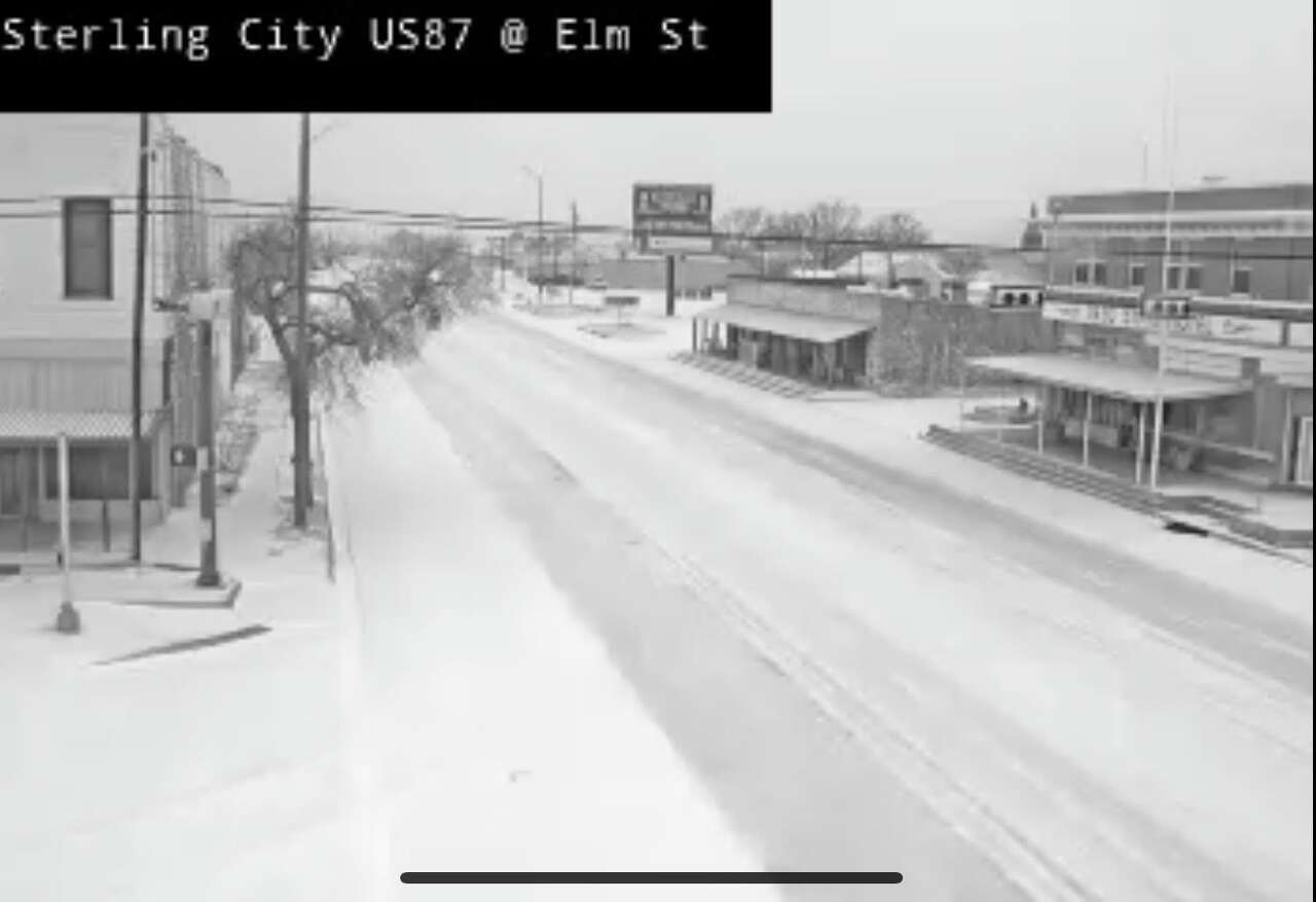 Snow falling in parts of Texas right now. Here's where.