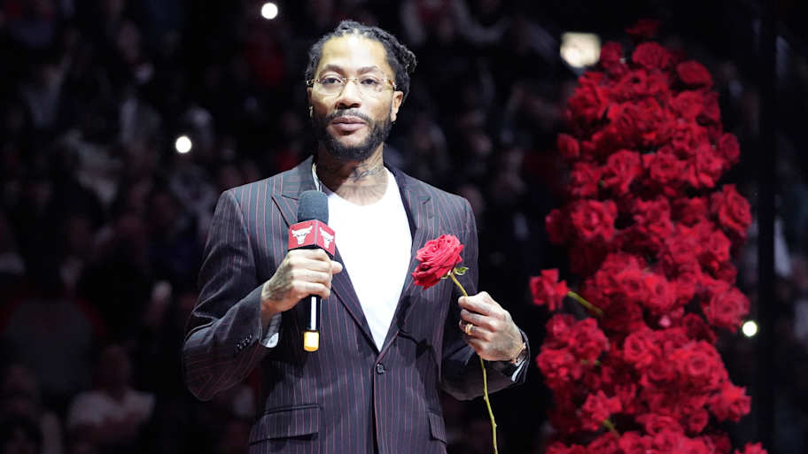 Michael Jordan welcomes Derrick Rose to the Bulls' rafters with special ...