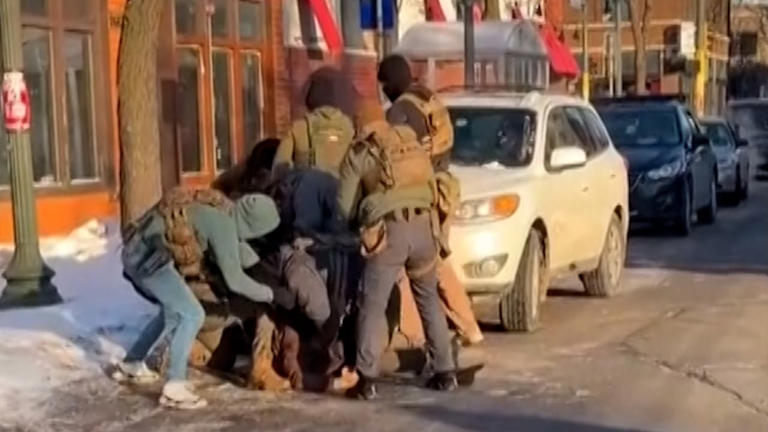 Border Patrol agent fatally shoots man in Minneapolis, escalating state ...