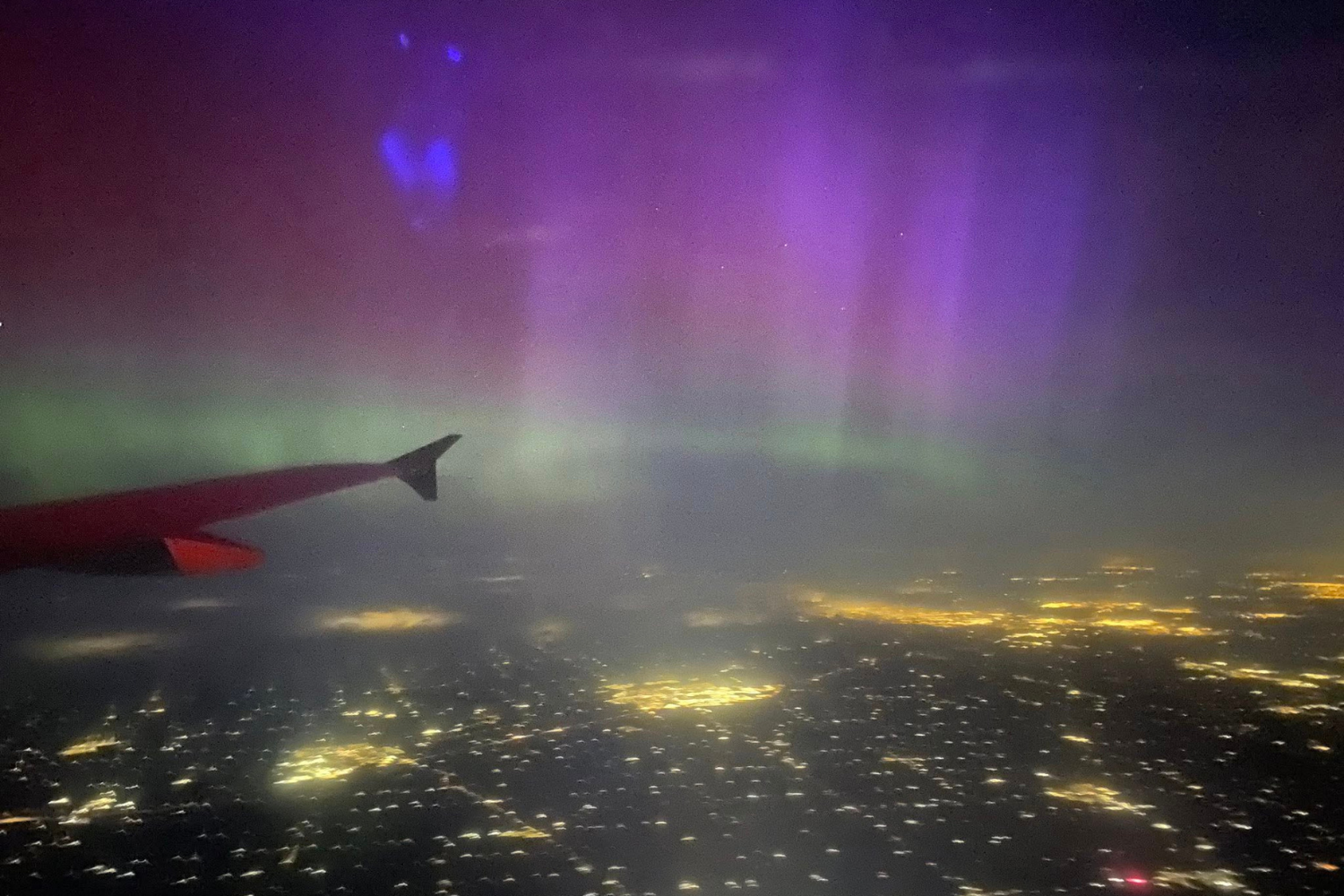 Man looks out of window on flight to LAX, can't believe what he sees