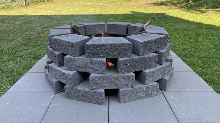 11 DIY ideas for a cozy fire pit on a budget