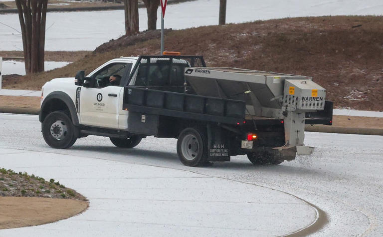 Icy roads in Mississippi lead to closures and travel warnings