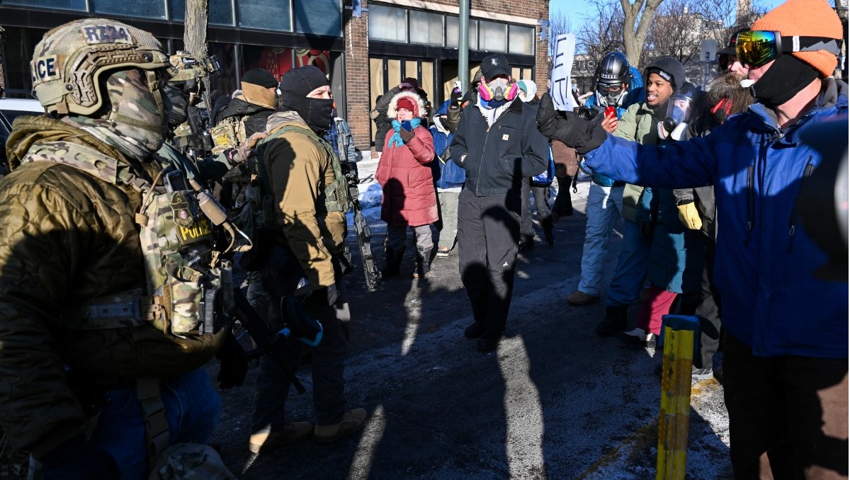 Gobernador Tim Walz acusa "otro tiroteo atroz" por agentes de ICE ...