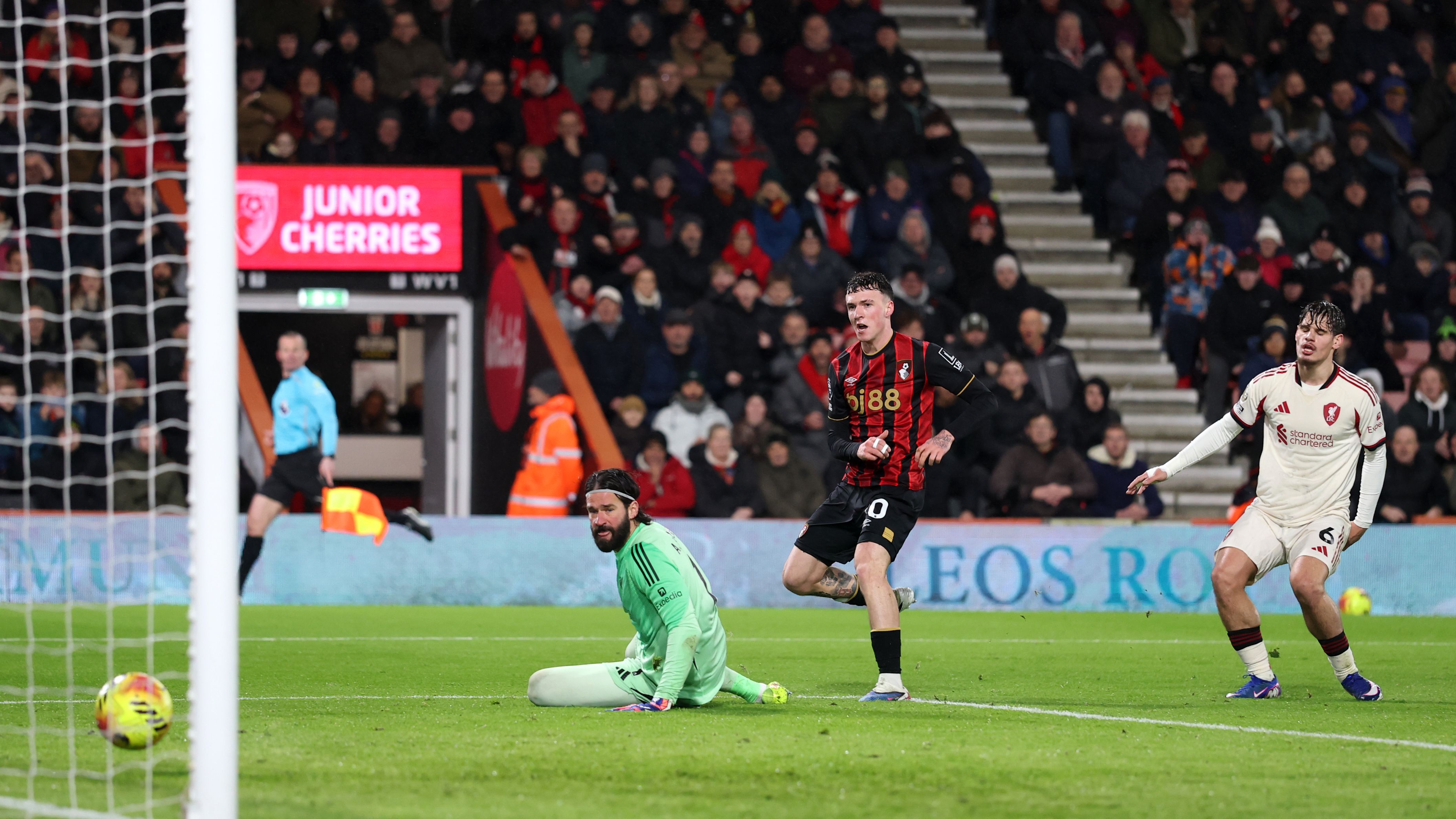 Hiába varázsolt Szoboszlai Dominik, a Liverpool kikapott Tóth Alexéktől!