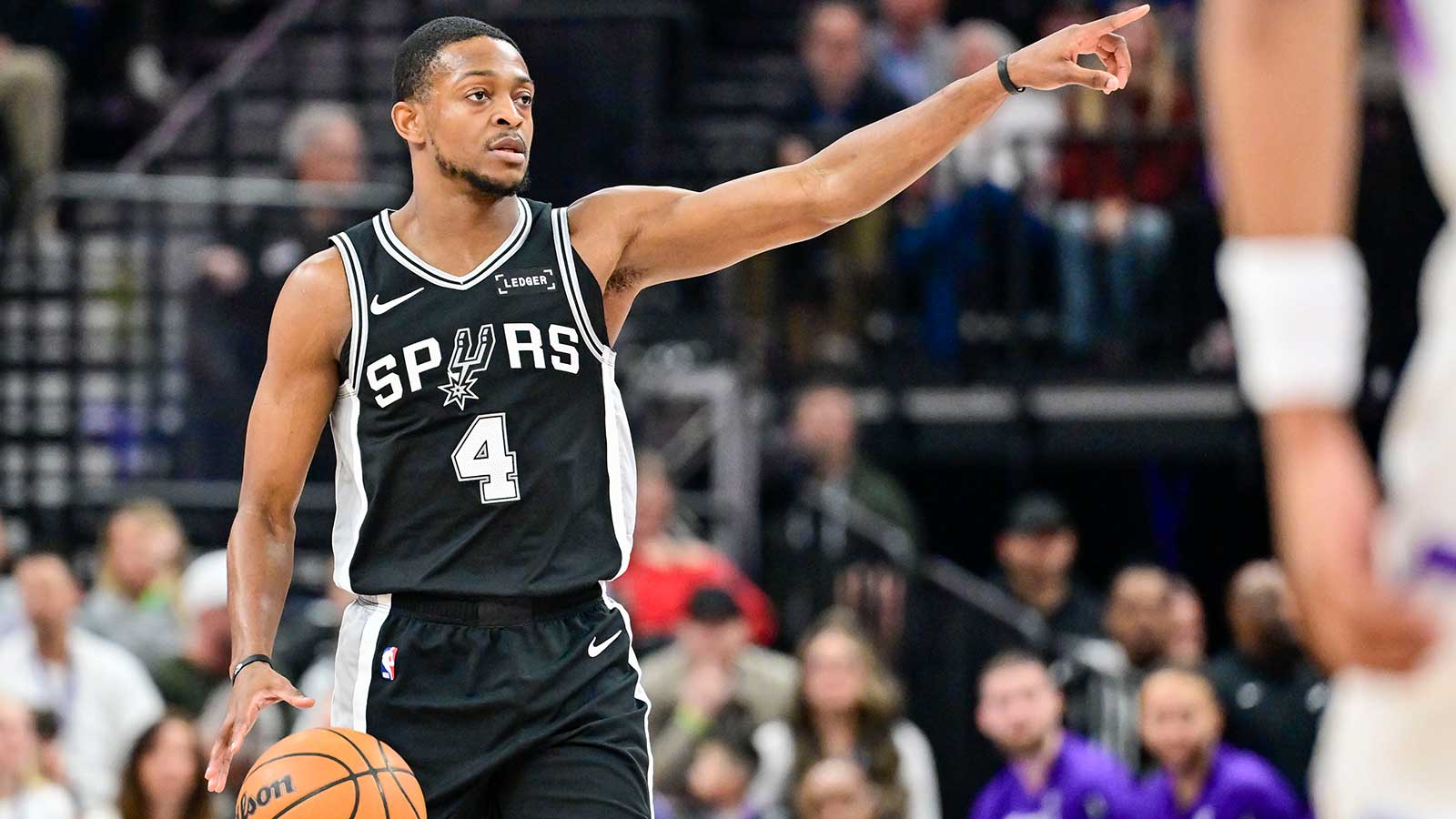 Spurs’ De’Aaron Fox gets 'big time' applause from Keldon Johnson