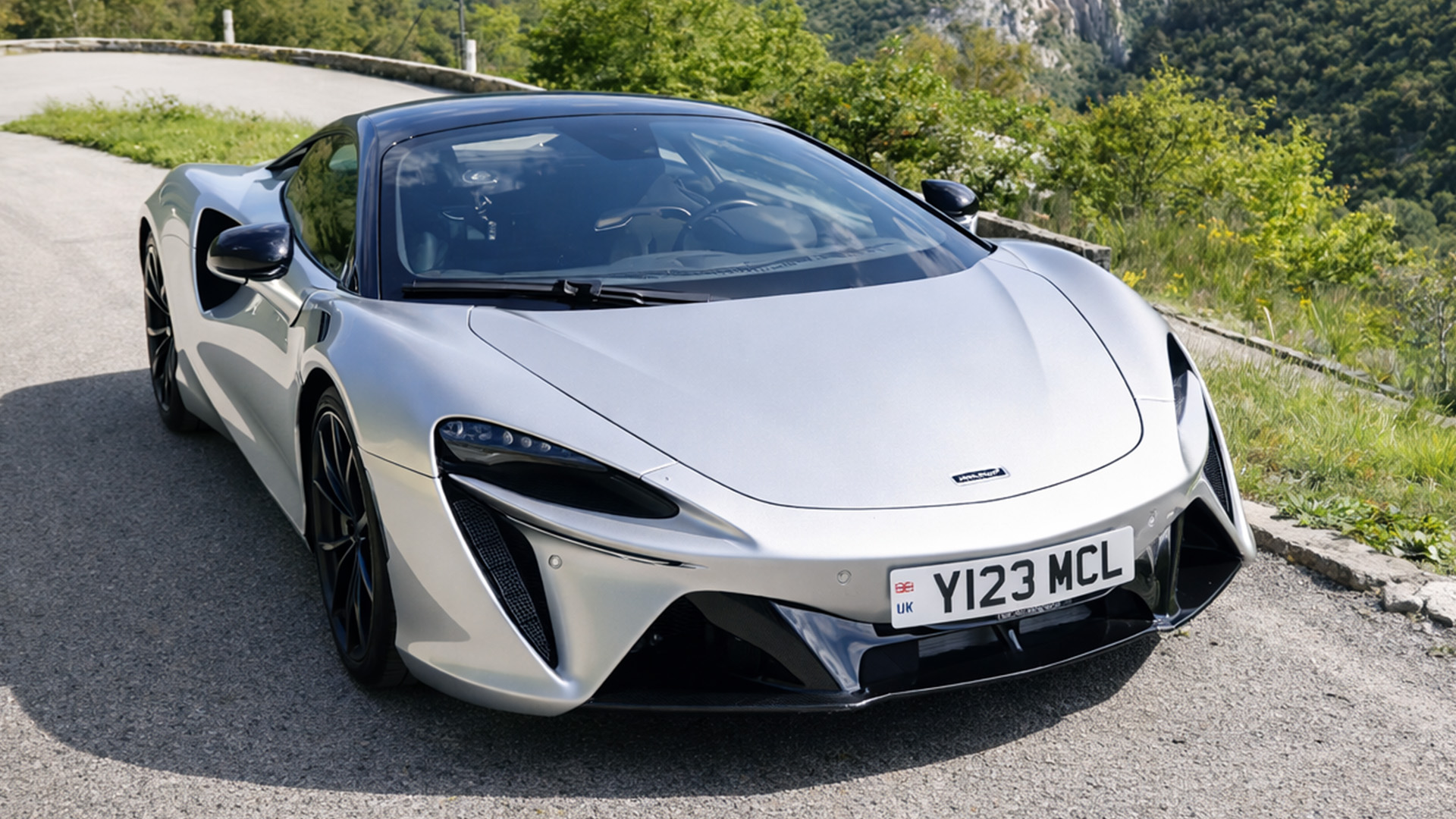 What is the McLaren Artura really like?