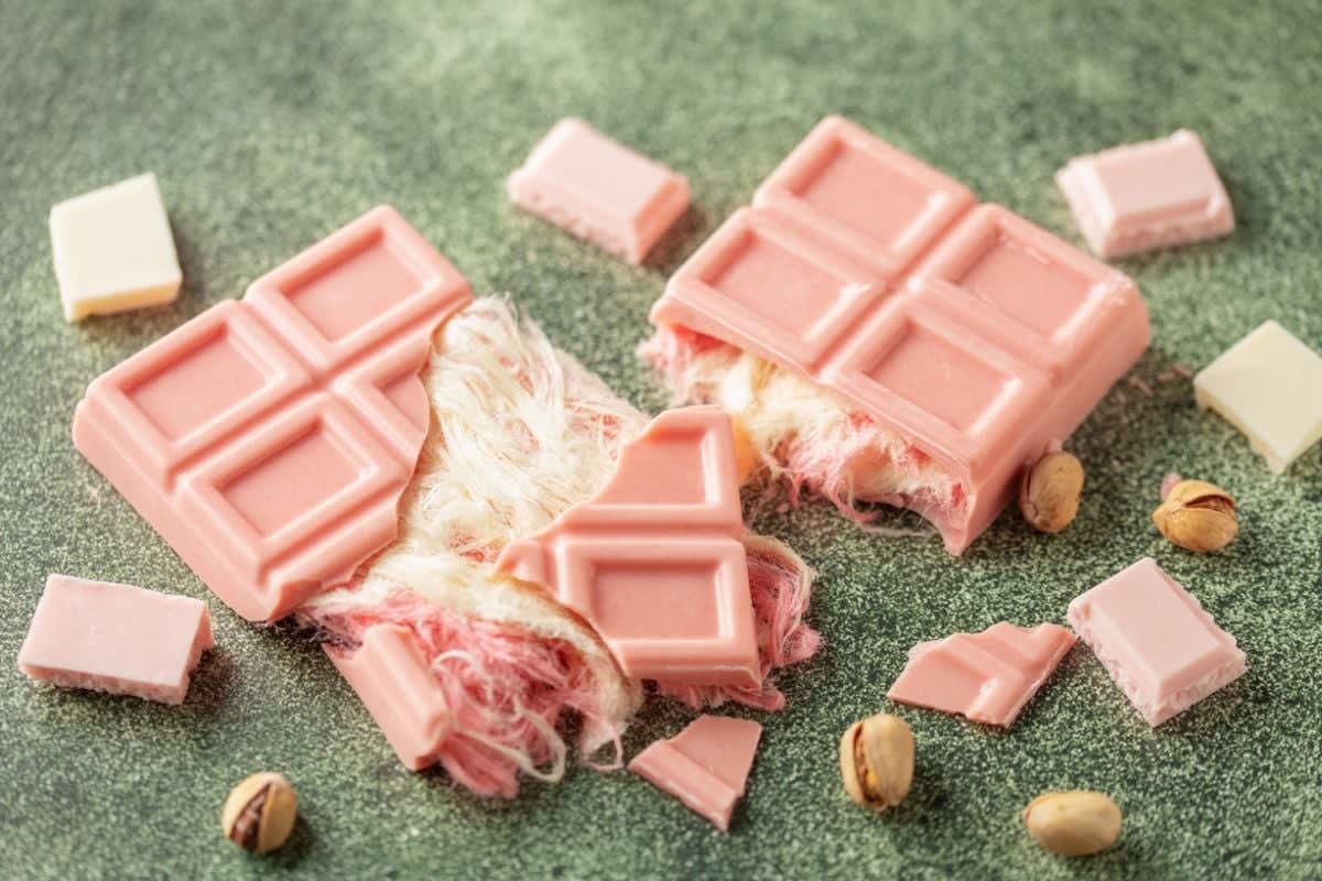 This new pink chocolate bar from Dubai is set to dethrone the classic ...
